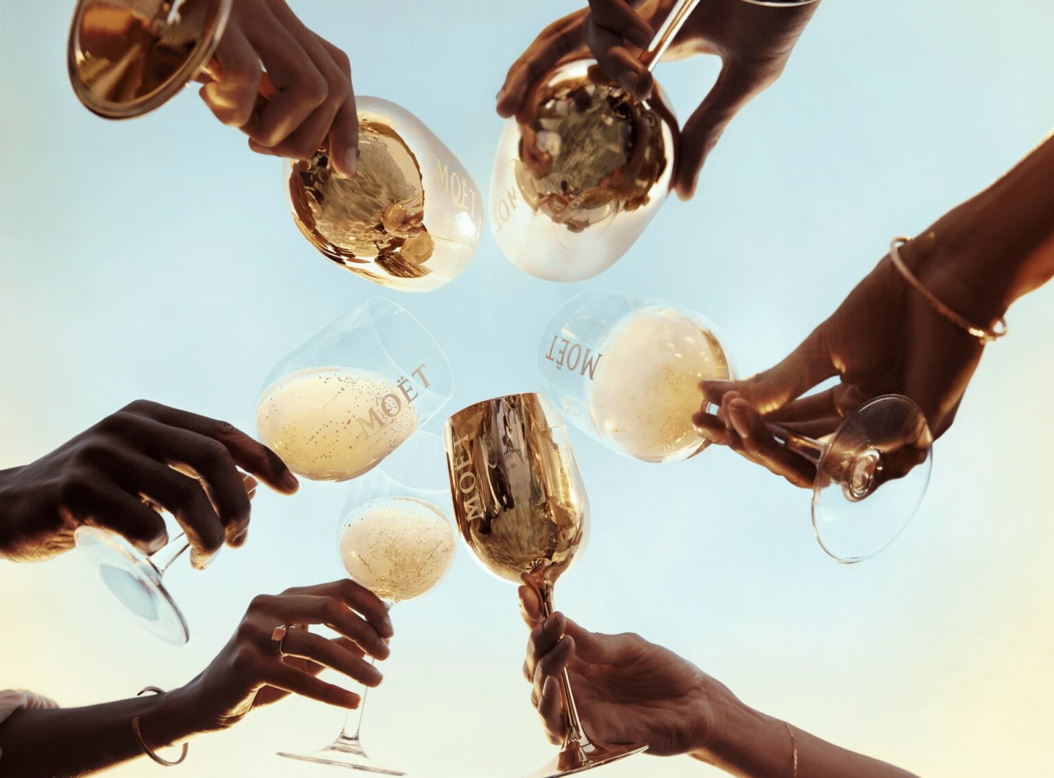 Toast op de beloning van de oogst met Moët & Chandon — Moët Hennessy ...